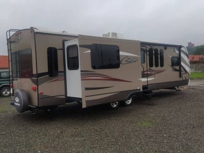 Cougar USA caravan
