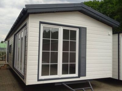 mobilheim mit große fenster und turen winterfest