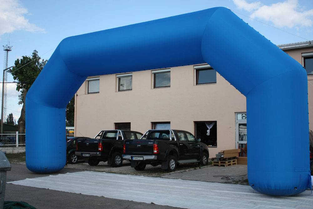 AUFBLASBARER TORBOGEN - 1060 x 155 x 518 cm - HELLBLAU - TOP-ZUSTAND!