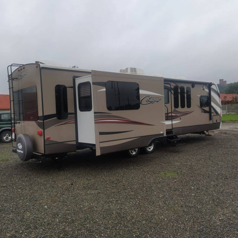 Cougar USA caravan