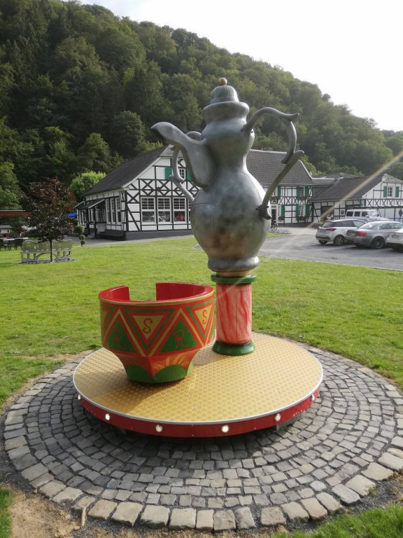 Mini-Tea-Cup-Ride/ Mini-Kaffeetassenfahrt