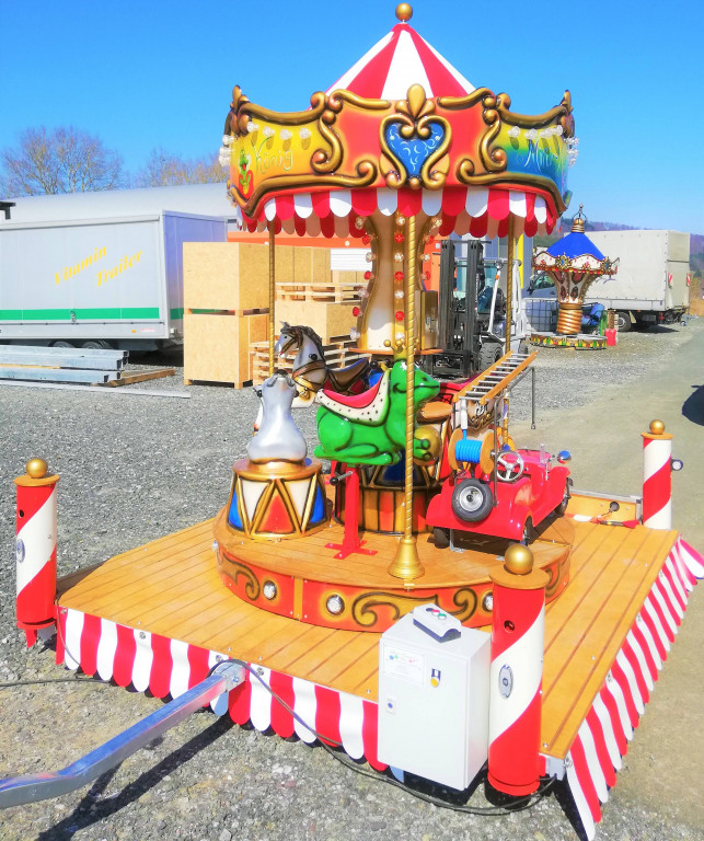Mini-Nostalgie-Karussell auf Anhänger