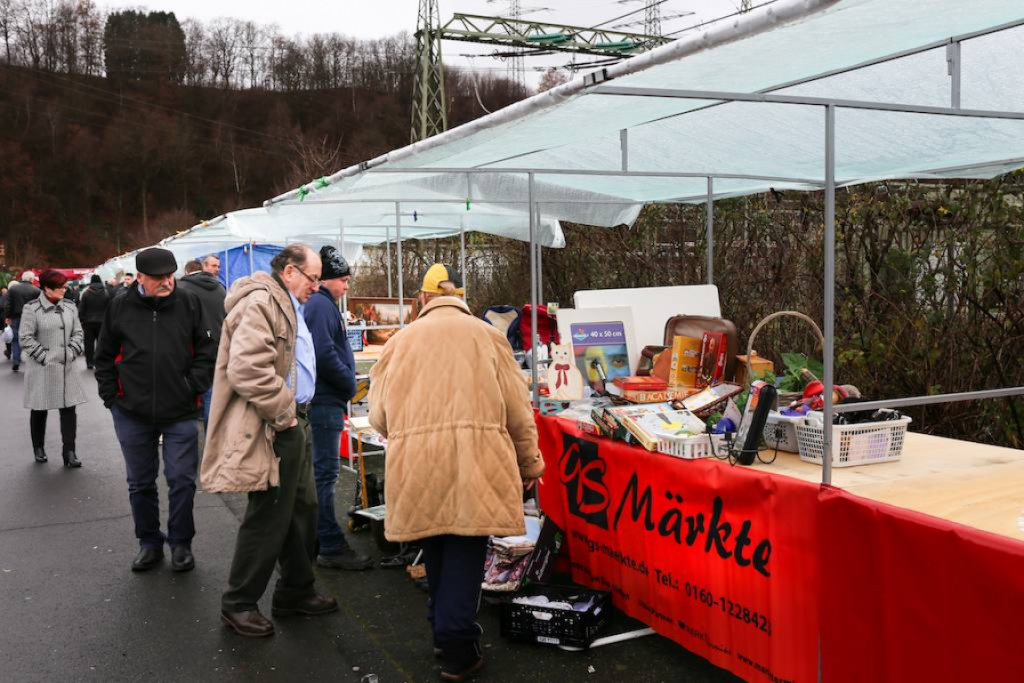 Marktstände 12 Stück á 6 lfd. Meter und passender Anhänger