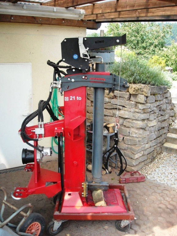 Holzspalter 21 To. mit Seilwinde