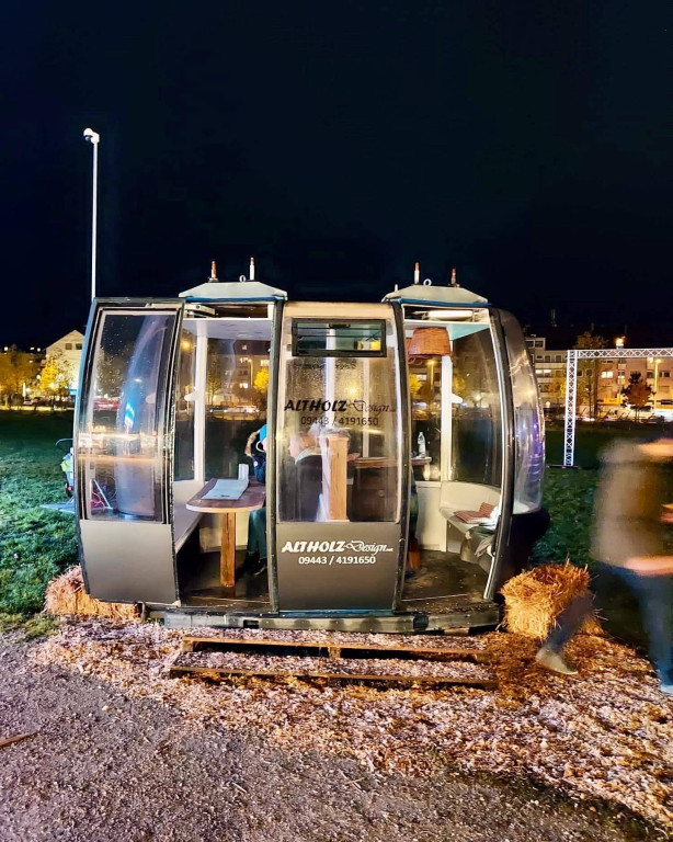 Skigondel Gondel Berggondel mit Tisch für Biergarten Bar Imbiss Gastro