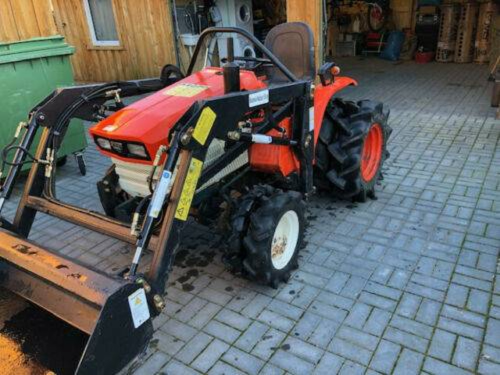 Kleintraktor Schlepper Allrad Kubota B1400 Frontlader gebr. und überholt