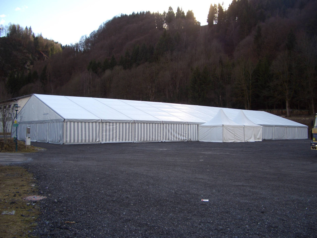 Festzelt Röder HTS Höcker