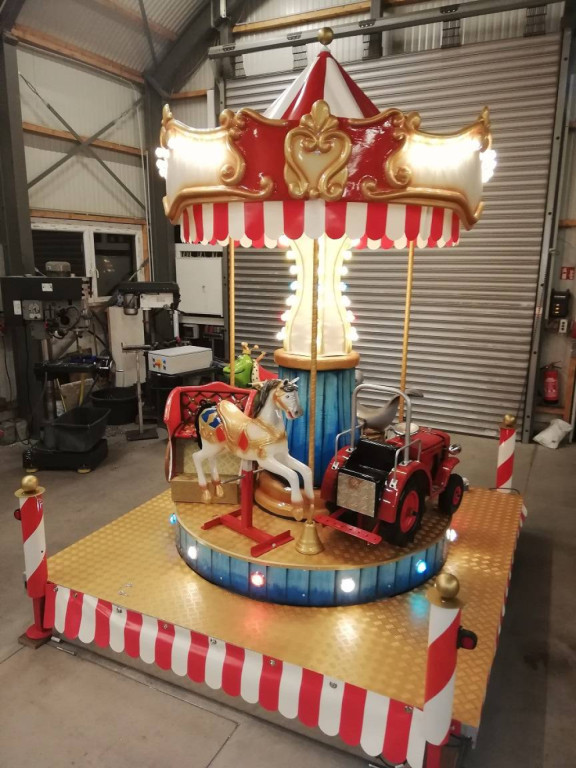 Mini-Nostalgie-Karussell auf Anhänger