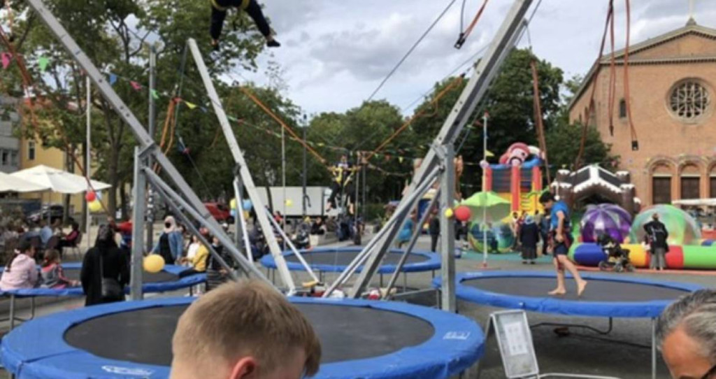 Bungee Trampolin Sprunganlage vier Plätze