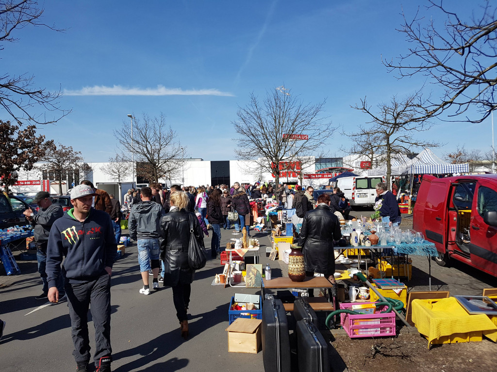 M A R K T / Flohmarkt